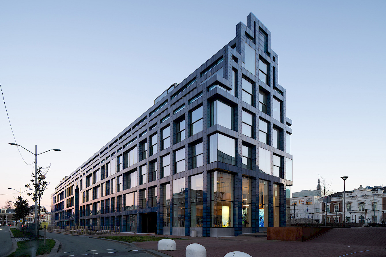 House of Delft: an iconic design that really suits Delft. The blue ...